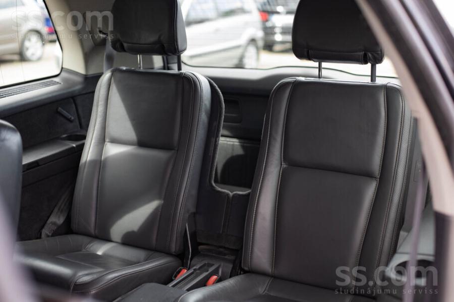 Black Volvo XC90 2007 in Riga, with an engine capacity of 2.40 L and mileage of 298 thousand km for 6590 €, photo 11 on AUTOMOTO.COM.LV