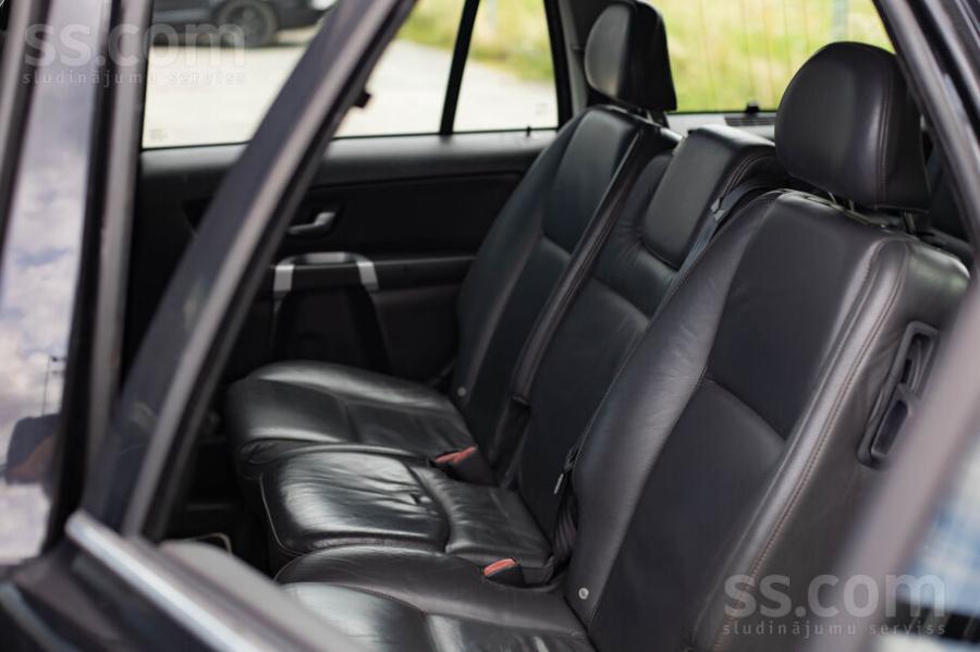 Black Volvo XC90 2007 in Riga, with an engine capacity of 2.40 L and mileage of 298 thousand km for 6590 €, photo 12 on AUTOMOTO.COM.LV