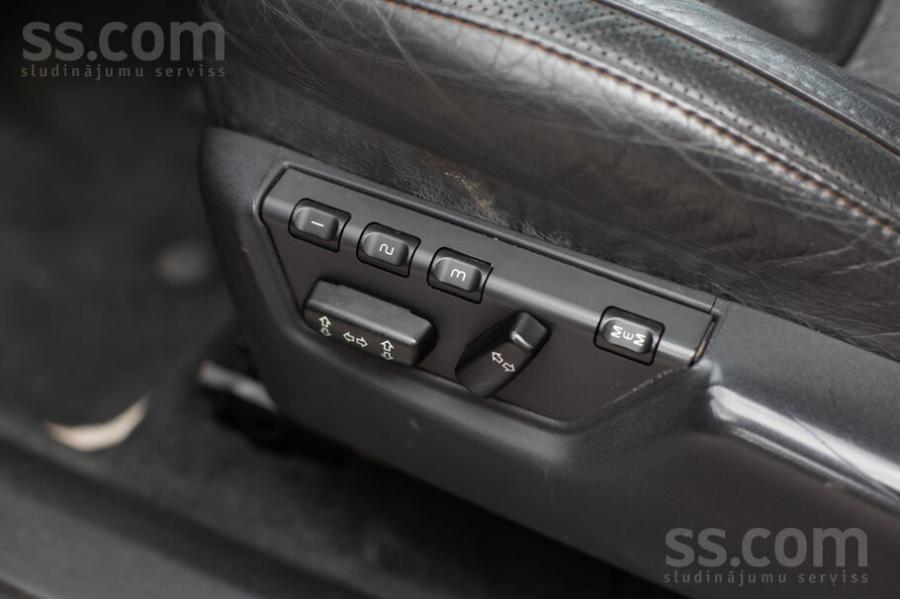 Black Volvo XC90 2007 in Riga, with an engine capacity of 2.40 L and mileage of 298 thousand km for 6590 €, photo 16 on AUTOMOTO.COM.LV