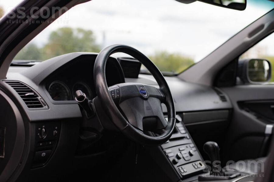 Black Volvo XC90 2007 in Riga, with an engine capacity of 2.40 L and mileage of 298 thousand km for 6590 €, photo 17 on AUTOMOTO.COM.LV