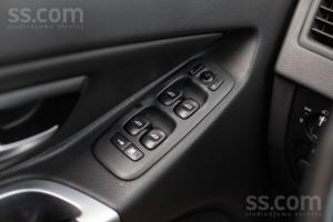 Black Volvo XC90 2007 in Riga, with an engine capacity of 2.40 L and mileage of 298 thousand km for 6590 €, photo 18 on AUTOMOTO.COM.LV