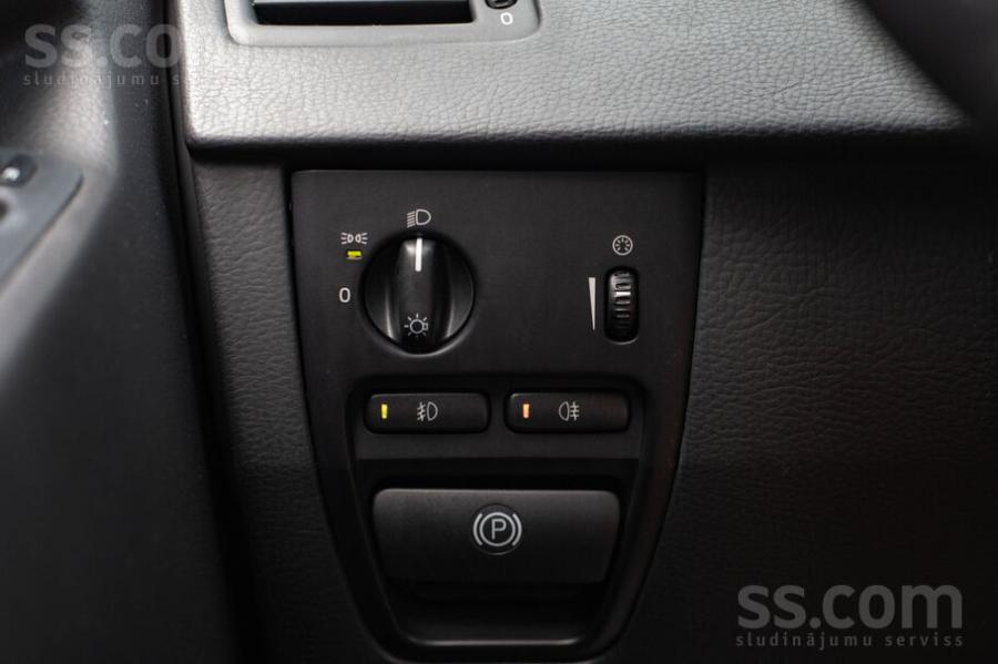 Black Volvo XC90 2007 in Riga, with an engine capacity of 2.40 L and mileage of 298 thousand km for 6590 €, photo 19 on AUTOMOTO.COM.LV
