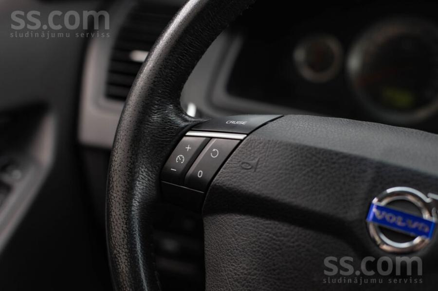 Black Volvo XC90 2007 in Riga, with an engine capacity of 2.40 L and mileage of 298 thousand km for 6590 €, photo 20 on AUTOMOTO.COM.LV