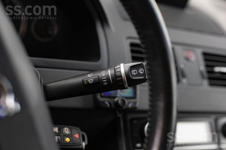 Black Volvo XC90 2007 in Riga, with an engine capacity of 2.40 L and mileage of 298 thousand km for 6590 €, photo 21 on AUTOMOTO.COM.LV
