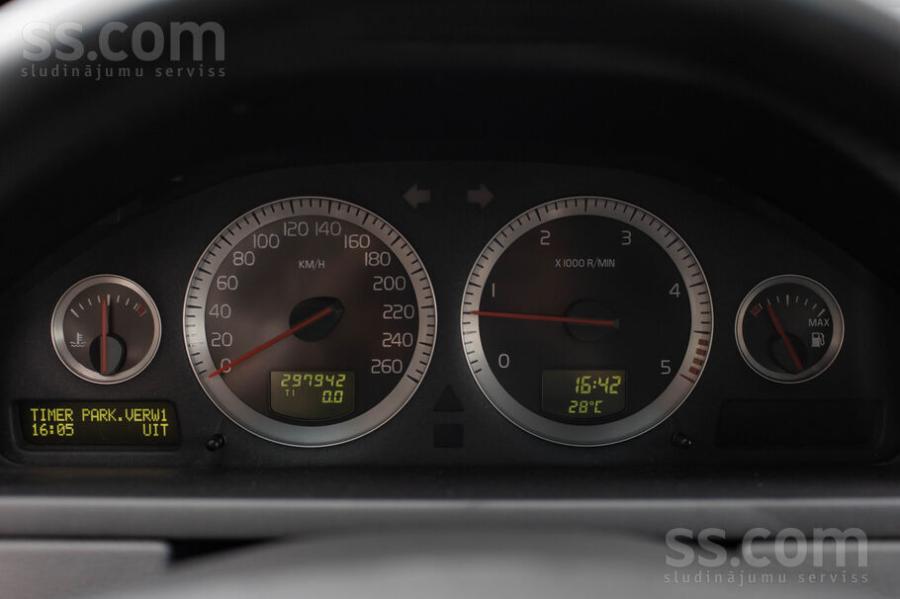 Black Volvo XC90 2007 in Riga, with an engine capacity of 2.40 L and mileage of 298 thousand km for 6590 €, photo 22 on AUTOMOTO.COM.LV