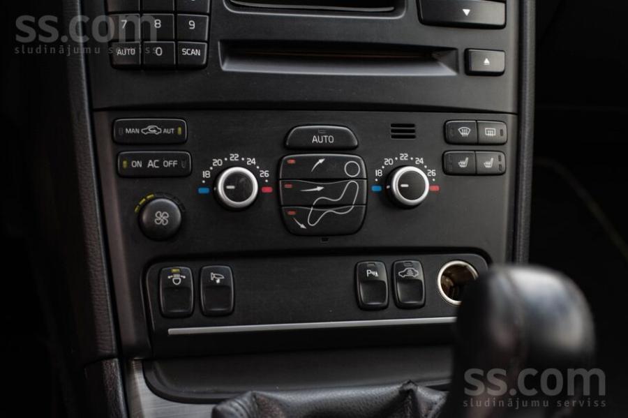 Black Volvo XC90 2007 in Riga, with an engine capacity of 2.40 L and mileage of 298 thousand km for 6590 €, photo 25 on AUTOMOTO.COM.LV