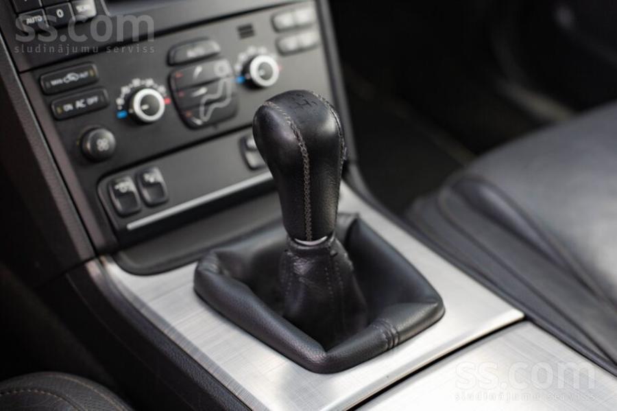 Black Volvo XC90 2007 in Riga, with an engine capacity of 2.40 L and mileage of 298 thousand km for 6590 €, photo 26 on AUTOMOTO.COM.LV