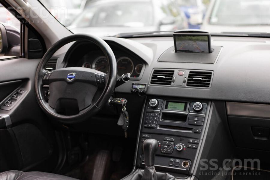 Black Volvo XC90 2007 in Riga, with an engine capacity of 2.40 L and mileage of 298 thousand km for 6590 €, photo 28 on AUTOMOTO.COM.LV