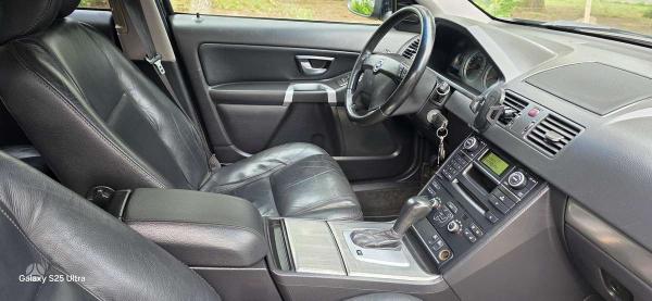 Melns Volvo XC90 2007 Alīta, ar dzinēja tilpumu 2.40 L un nobraukumu 289 tūkst. km par 6400 €, foto 5 vietnē AUTOMOTO.COM.LV