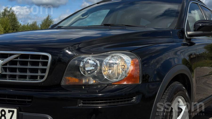 Black Volvo XC90 2007 in Daugavpils, with an engine capacity of 2.40 L and mileage of 409 thousand km for 4650 €, photo 3 on AUTOMOTO.COM.LV