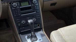 Black Volvo XC90 2007 in Daugavpils, with an engine capacity of 2.40 L and mileage of 409 thousand km for 4650 €, photo 10 on AUTOMOTO.COM.LV