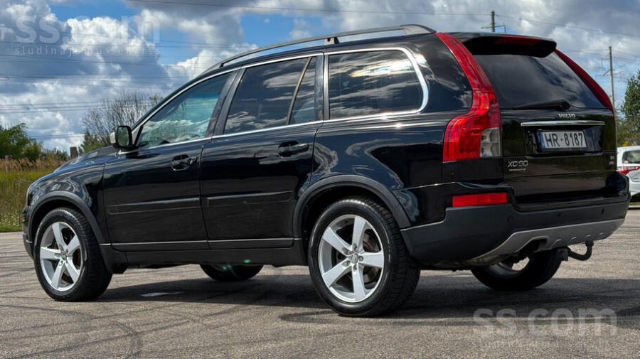 Black Volvo XC90 2007 in Daugavpils, with an engine capacity of 2.40 L and mileage of 409 thousand km for 4650 €, photo 11 on AUTOMOTO.COM.LV