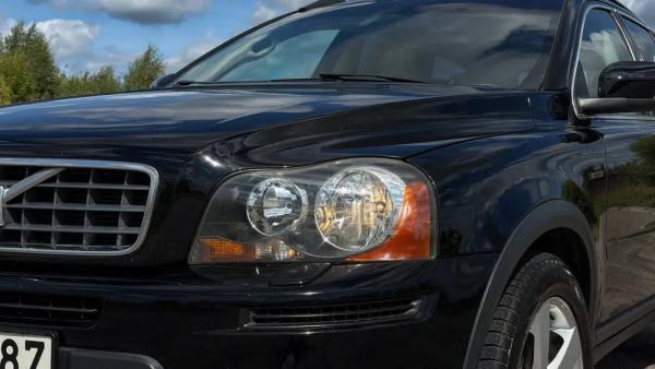 Melns Volvo XC90 2007 Daugavpils, ar dzinēja tilpumu 2.40 L un nobraukumu 409 tūkst. km par 4650 €, foto 2 vietnē AUTOMOTO.COM.LV