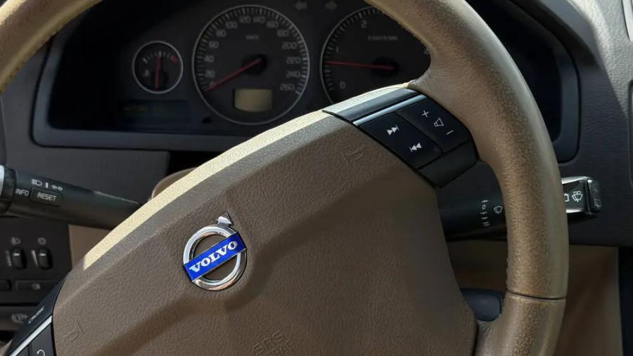 Melns Volvo XC90 2007 Daugavpils, ar dzinēja tilpumu 2.40 L un nobraukumu 409 tūkst. km par 4650 €, foto 7 vietnē AUTOMOTO.COM.LV