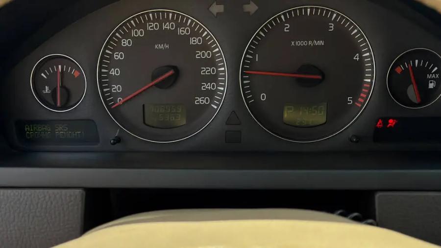 Melns Volvo XC90 2007 Daugavpils, ar dzinēja tilpumu 2.40 L un nobraukumu 409 tūkst. km par 4650 €, foto 8 vietnē AUTOMOTO.COM.LV