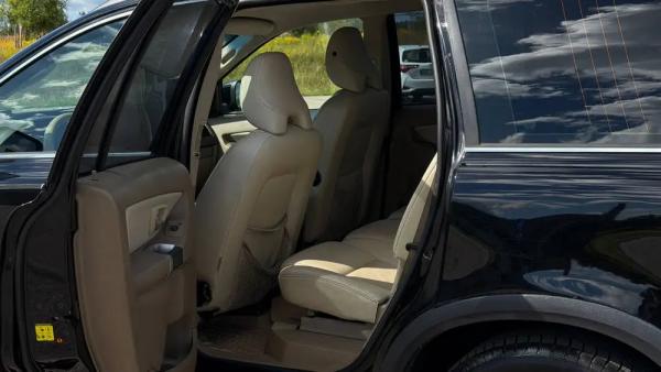 Melns Volvo XC90 2007 Daugavpils, ar dzinēja tilpumu 2.40 L un nobraukumu 409 tūkst. km par 4650 €, foto 8 vietnē AUTOMOTO.COM.LV