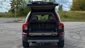 Melns Volvo XC90 2007 Daugavpils, ar dzinēja tilpumu 2.40 L un nobraukumu 409 tūkst. km par 4650 €, foto 14 vietnē AUTOMOTO.COM.LV
