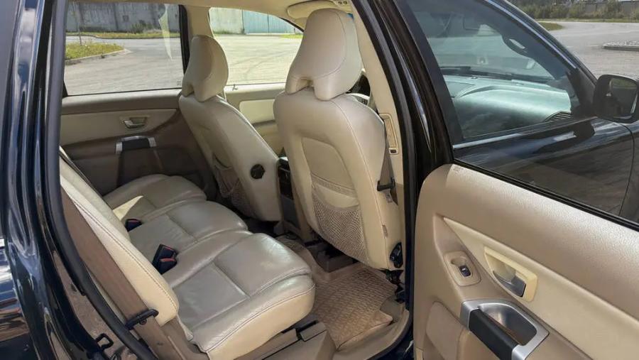 Melns Volvo XC90 2007 Daugavpils, ar dzinēja tilpumu 2.40 L un nobraukumu 409 tūkst. km par 4650 €, foto 16 vietnē AUTOMOTO.COM.LV