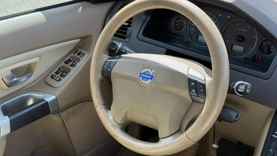 Melns Volvo XC90 2007 Daugavpils, ar dzinēja tilpumu 2.40 L un nobraukumu 409 tūkst. km par 4650 €, foto 19 vietnē AUTOMOTO.COM.LV