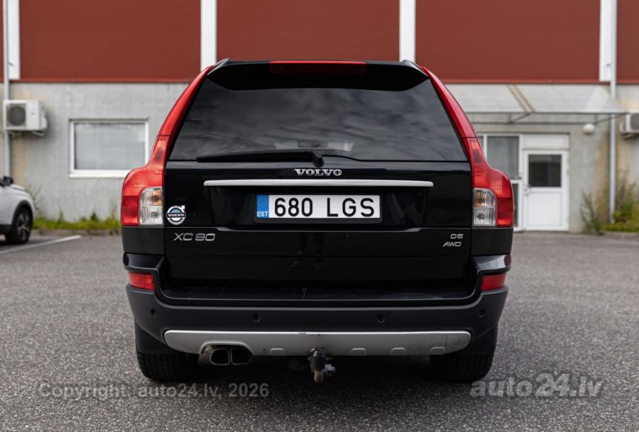 Black Volvo XC90 2007 in Tallinn, with an engine capacity of 2.40 L and mileage of 341 thousand km for 4999 €, photo 6 on AUTOMOTO.COM.LV