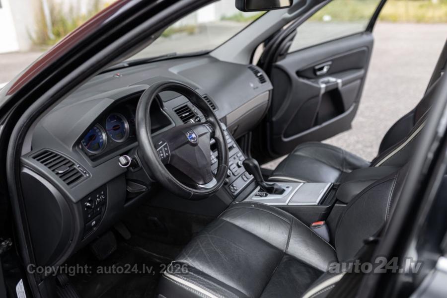 Black Volvo XC90 2007 in Tallinn, with an engine capacity of 2.40 L and mileage of 341 thousand km for 4999 €, photo 9 on AUTOMOTO.COM.LV