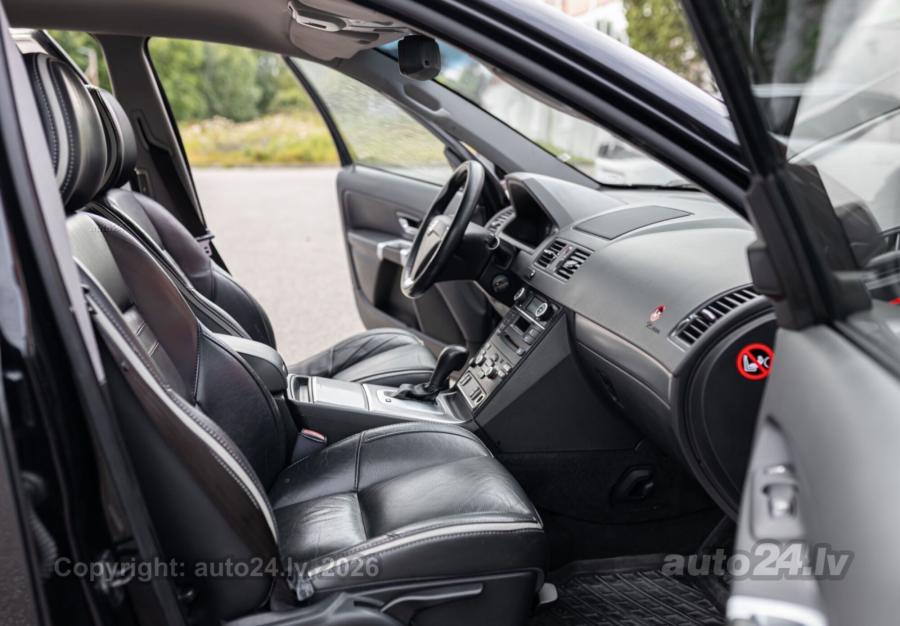 Black Volvo XC90 2007 in Tallinn, with an engine capacity of 2.40 L and mileage of 341 thousand km for 4999 €, photo 11 on AUTOMOTO.COM.LV