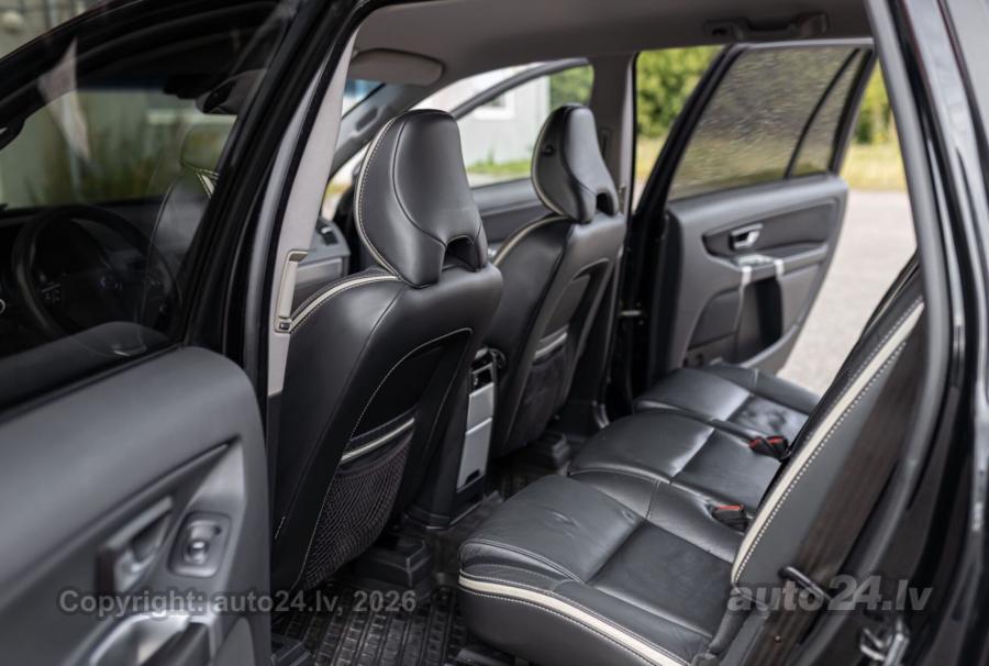 Black Volvo XC90 2007 in Tallinn, with an engine capacity of 2.40 L and mileage of 341 thousand km for 4999 €, photo 12 on AUTOMOTO.COM.LV