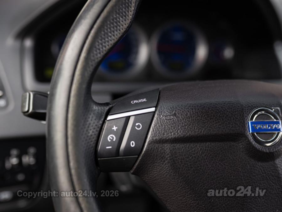Black Volvo XC90 2007 in Tallinn, with an engine capacity of 2.40 L and mileage of 341 thousand km for 4999 €, photo 14 on AUTOMOTO.COM.LV