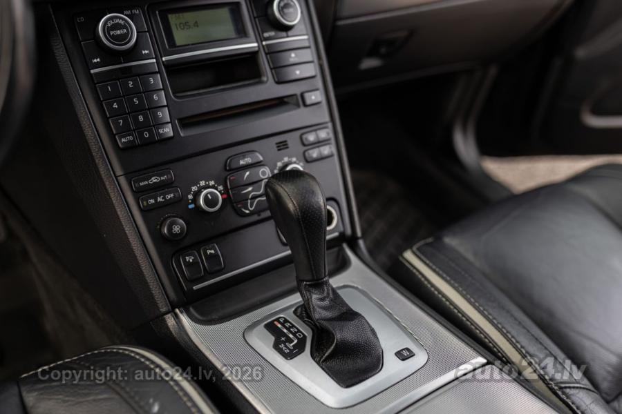 Black Volvo XC90 2007 in Tallinn, with an engine capacity of 2.40 L and mileage of 341 thousand km for 4999 €, photo 17 on AUTOMOTO.COM.LV