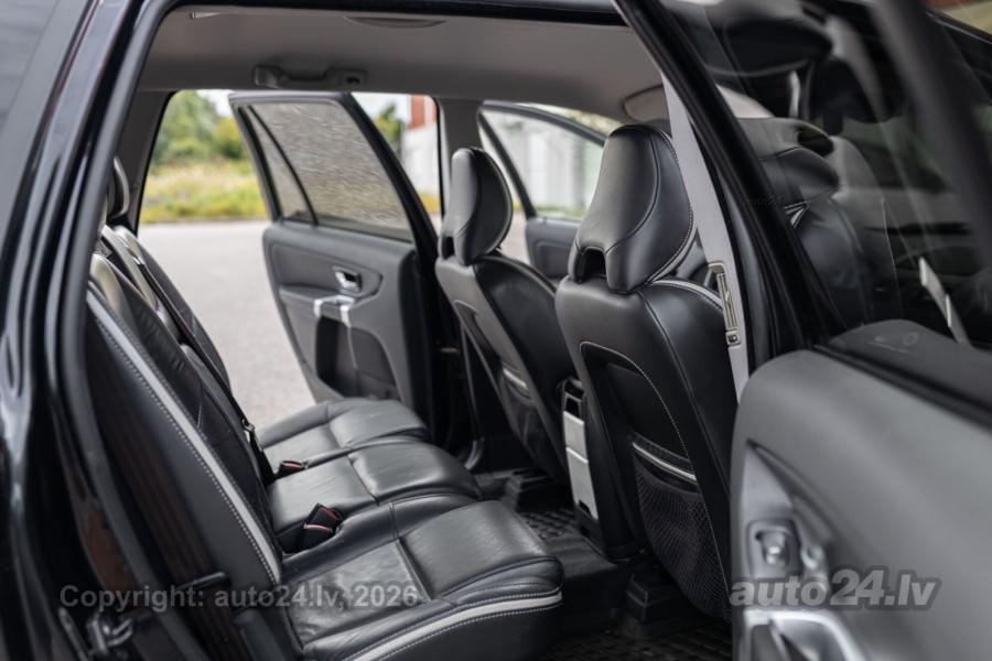 Black Volvo XC90 2007 in Tallinn, with an engine capacity of 2.40 L and mileage of 341 thousand km for 4999 €, photo 19 on AUTOMOTO.COM.LV