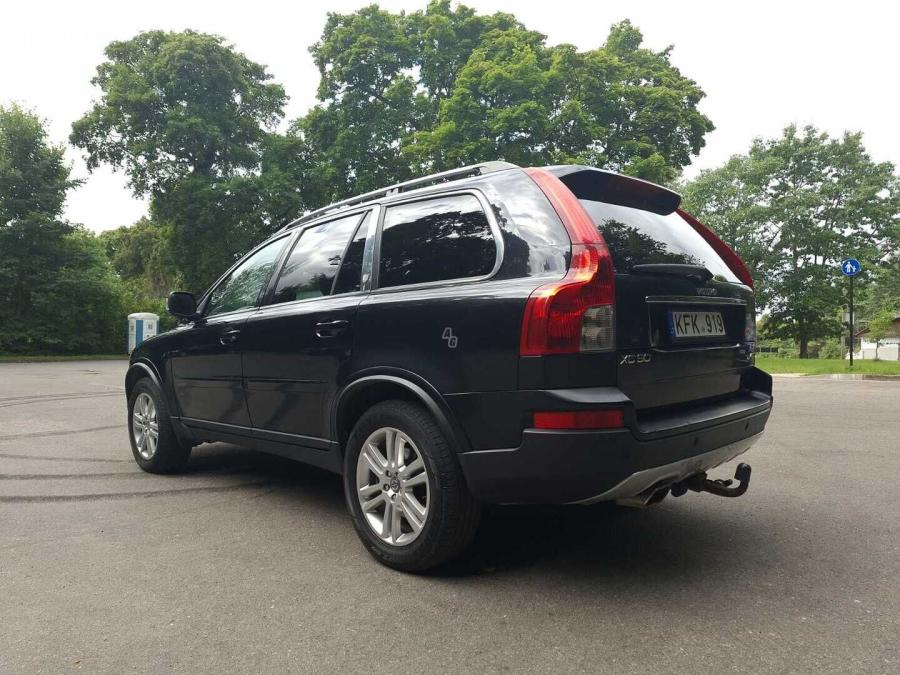 Black Volvo XC90 2007 in Vilnius, with an engine capacity of 2.40 L and mileage of 308 thousand km for 4650 €, photo 6 on AUTOMOTO.COM.LV