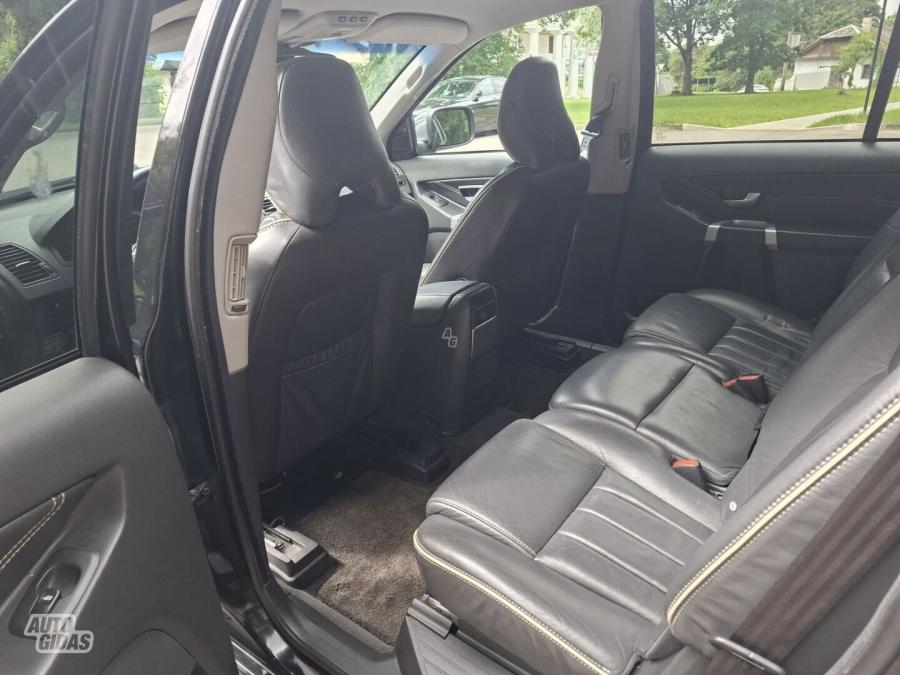 Black Volvo XC90 2007 in Vilnius, with an engine capacity of 2.40 L and mileage of 308 thousand km for 4650 €, photo 13 on AUTOMOTO.COM.LV