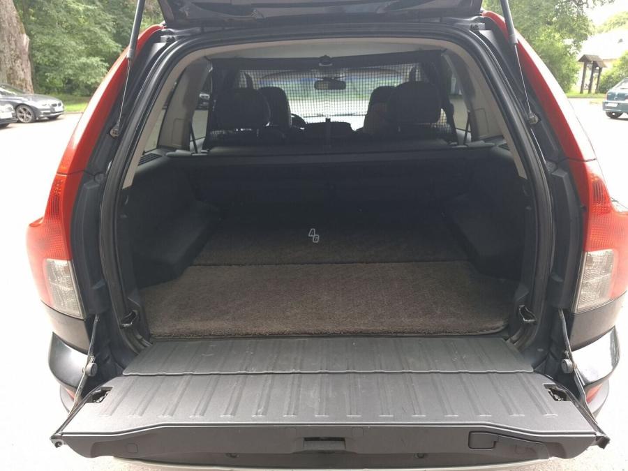 Black Volvo XC90 2007 in Vilnius, with an engine capacity of 2.40 L and mileage of 308 thousand km for 4650 €, photo 14 on AUTOMOTO.COM.LV