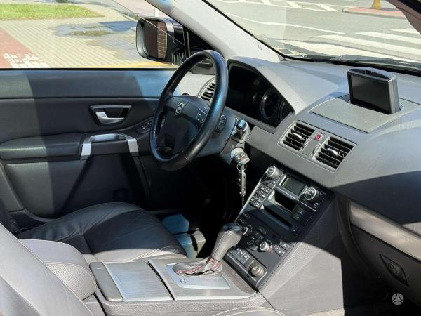 Melns Volvo XC90 2007 Marijampole, ar dzinēja tilpumu 2.40 L un nobraukumu 274 tūkst. km par 7250 €, foto 9 vietnē AUTOMOTO.COM.LV