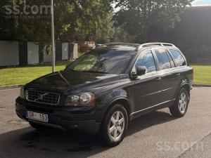 Melns Volvo XC90 2007 Rīga, ar dzinēja tilpumu 2.40 L un nobraukumu 320 tūkst. km par 4900 €, foto  vietnē AUTOMOTO.COM.LV