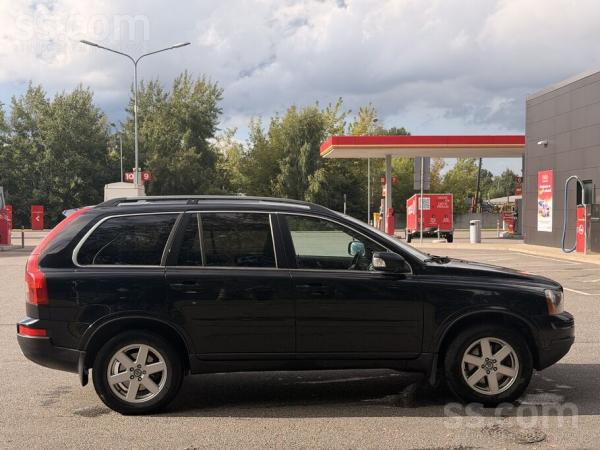 Black Volvo XC90 2007 in Riga, with an engine capacity of 2.40 L and mileage of 320 thousand km for 4900 €, photo 6 on AUTOMOTO.COM.LV