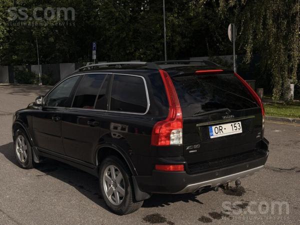Black Volvo XC90 2007 in Riga, with an engine capacity of 2.40 L and mileage of 320 thousand km for 4900 €, photo 8 on AUTOMOTO.COM.LV