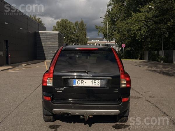 Black Volvo XC90 2007 in Riga, with an engine capacity of 2.40 L and mileage of 320 thousand km for 4900 €, photo 9 on AUTOMOTO.COM.LV