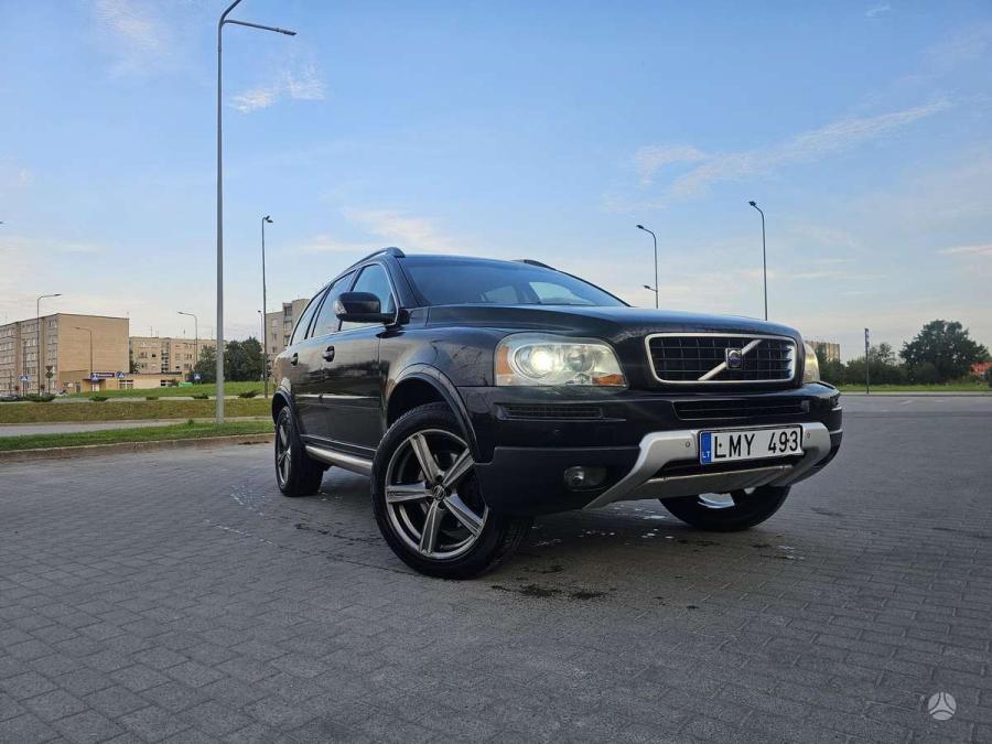 Melns Volvo XC90 2007 Ukmergė, ar dzinēja tilpumu 2.40 L un nobraukumu 317 tūkst. km par 6900 €, foto 1 vietnē AUTOMOTO.COM.LV