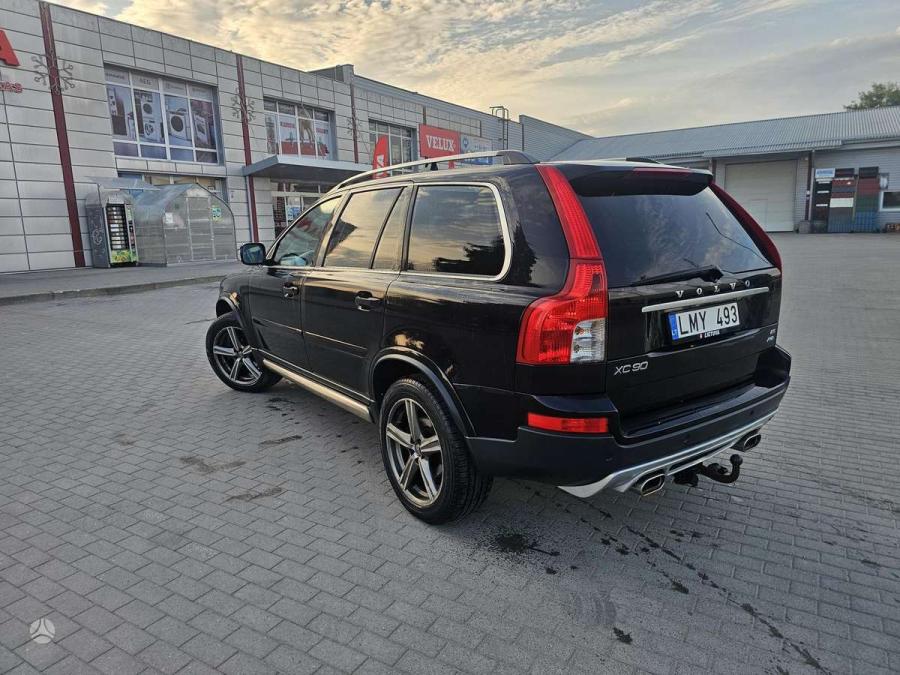 Melns Volvo XC90 2007 Ukmergė, ar dzinēja tilpumu 2.40 L un nobraukumu 317 tūkst. km par 6900 €, foto 4 vietnē AUTOMOTO.COM.LV