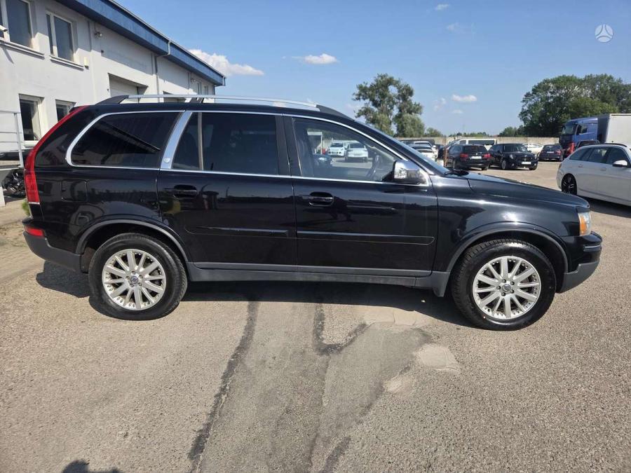 Black Volvo XC90 2007 in Marijampole, with an engine capacity of 2.40 L and mileage of 246 thousand km for 6599 €, photo 5 on AUTOMOTO.COM.LV