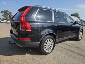 Black Volvo XC90 2007 in Marijampole, with an engine capacity of 2.40 L and mileage of 246 thousand km for 6599 €, photo 6 on AUTOMOTO.COM.LV