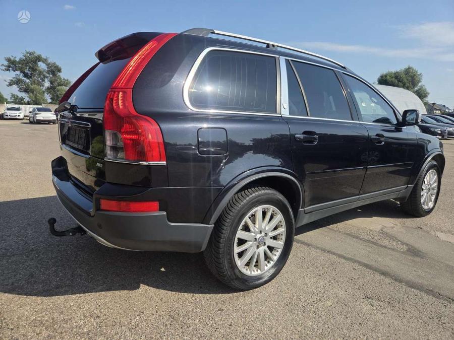 Black Volvo XC90 2007 in Marijampole, with an engine capacity of 2.40 L and mileage of 246 thousand km for 6599 €, photo 6 on AUTOMOTO.COM.LV