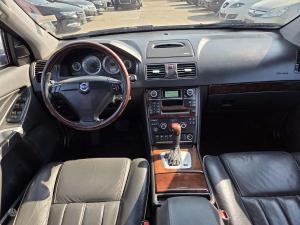 Black Volvo XC90 2007 in Marijampole, with an engine capacity of 2.40 L and mileage of 246 thousand km for 6599 €, photo 10 on AUTOMOTO.COM.LV