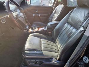 Black Volvo XC90 2007 in Marijampole, with an engine capacity of 2.40 L and mileage of 246 thousand km for 6599 €, photo 11 on AUTOMOTO.COM.LV