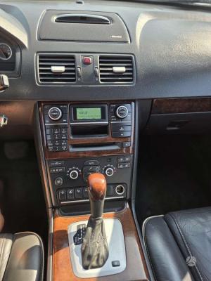 Black Volvo XC90 2007 in Marijampole, with an engine capacity of 2.40 L and mileage of 246 thousand km for 6599 €, photo 20 on AUTOMOTO.COM.LV