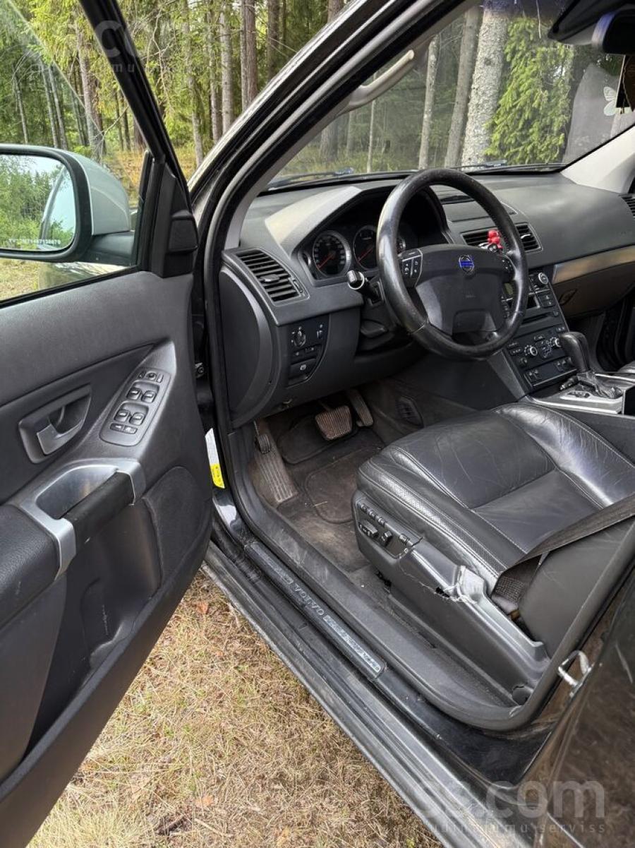 Melns Volvo XC90 2007 Rīga, ar dzinēja tilpumu 2.40 L un nobraukumu 373 tūkst. km par 2900 €, foto 7 vietnē AUTOMOTO.COM.LV