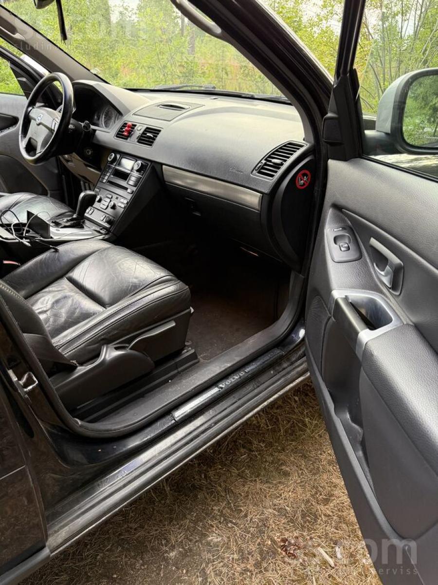 Melns Volvo XC90 2007 Rīga, ar dzinēja tilpumu 2.40 L un nobraukumu 373 tūkst. km par 2900 €, foto 8 vietnē AUTOMOTO.COM.LV