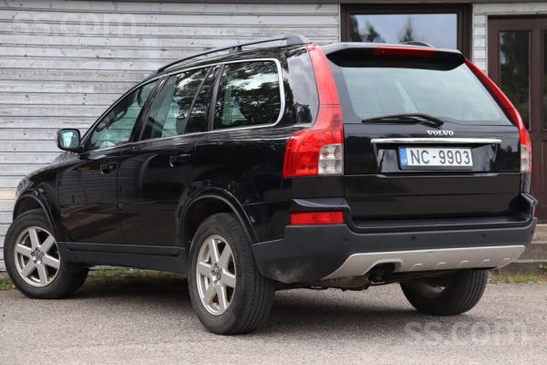 Black Volvo XC90 2007 in Valmiera, with an engine capacity of 2.40 L and mileage of 369 thousand km for 5500 €, photo 5 on AUTOMOTO.COM.LV