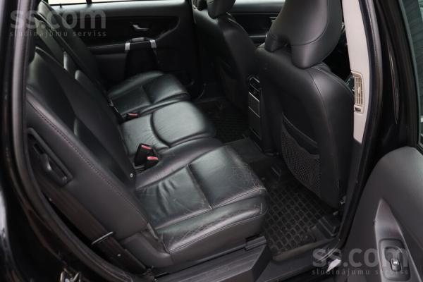 Black Volvo XC90 2007 in Valmiera, with an engine capacity of 2.40 L and mileage of 369 thousand km for 5500 €, photo 8 on AUTOMOTO.COM.LV